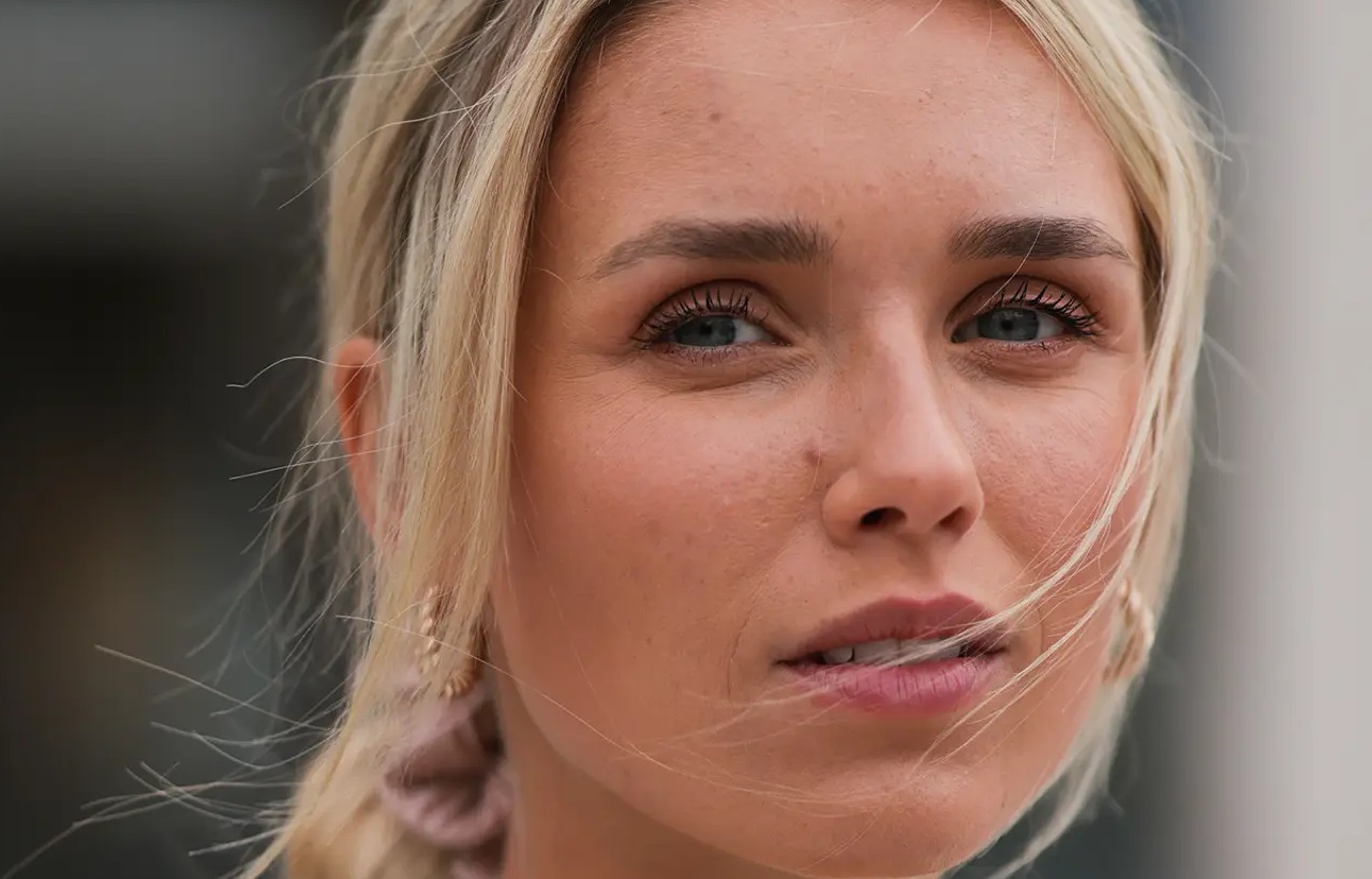 Chin Bangs : La frange que vous verrez partout cette saison ...