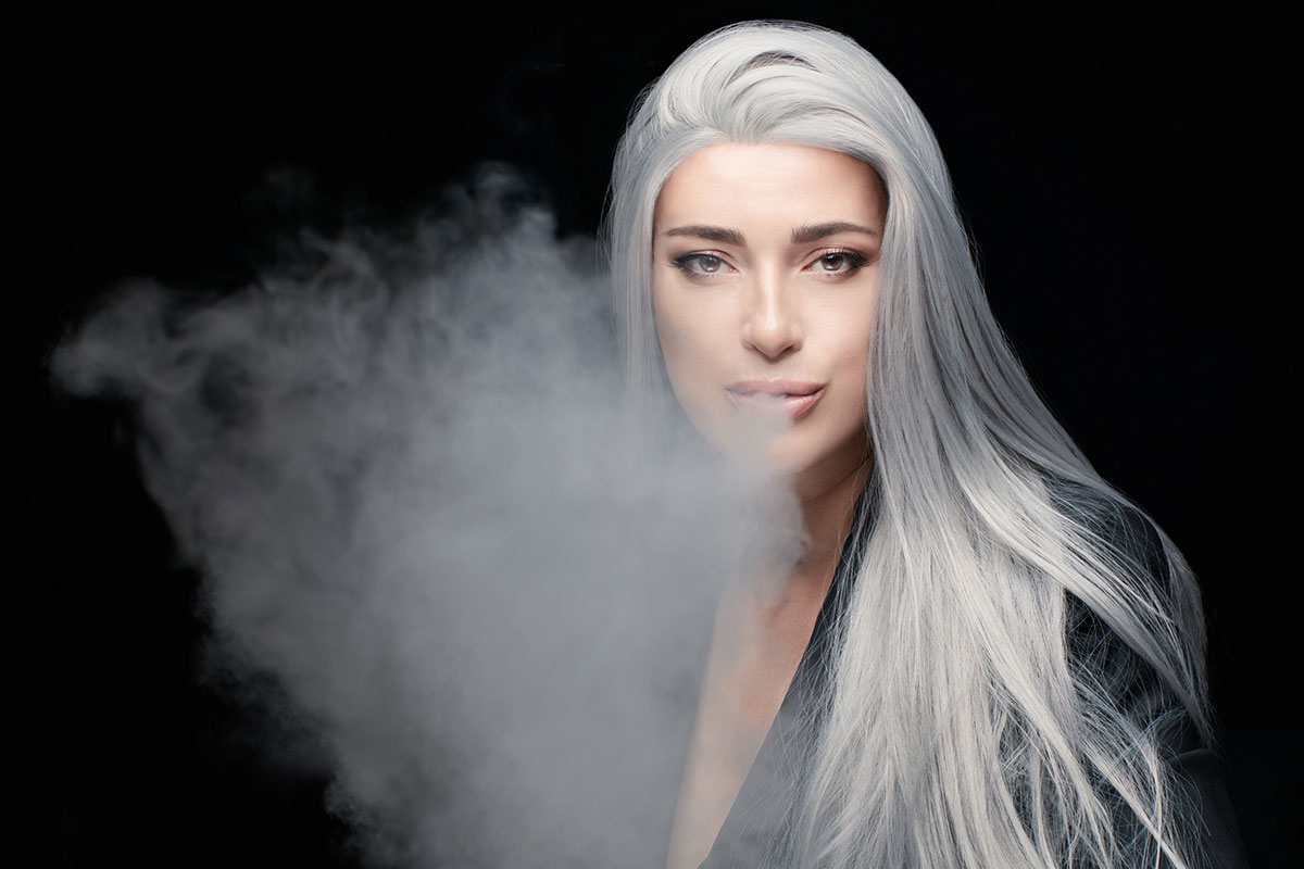 Silver Smoke : La coloration pour accepter vos cheveux gris ...